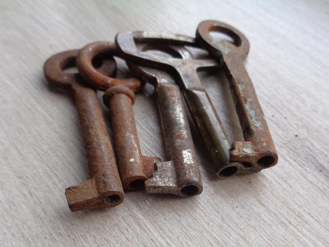 Set of 5 Antique Rusty Metal Skeleton Keys Original Rusty Patina ...