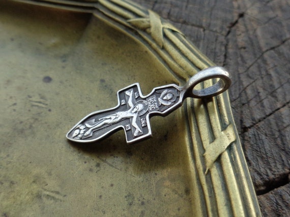 vintage beautiful inri - Gem