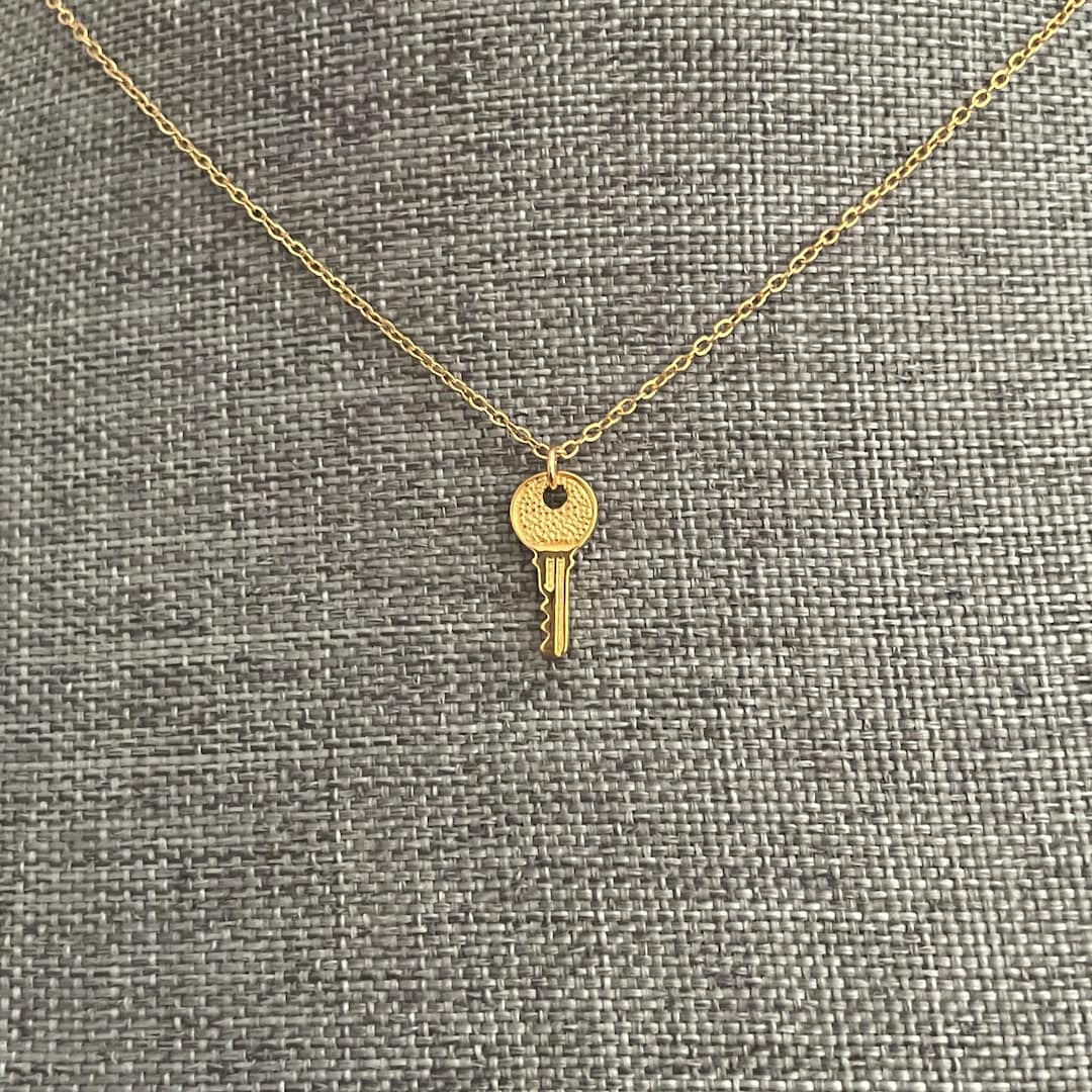 Small Gold Key Necklace, Golden Key Pendant Necklace for Women and ...