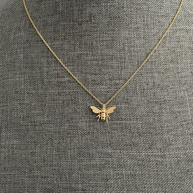 Bee Necklace, Gold and Silver Bee Pendant Jewelry for Women and Girls ...