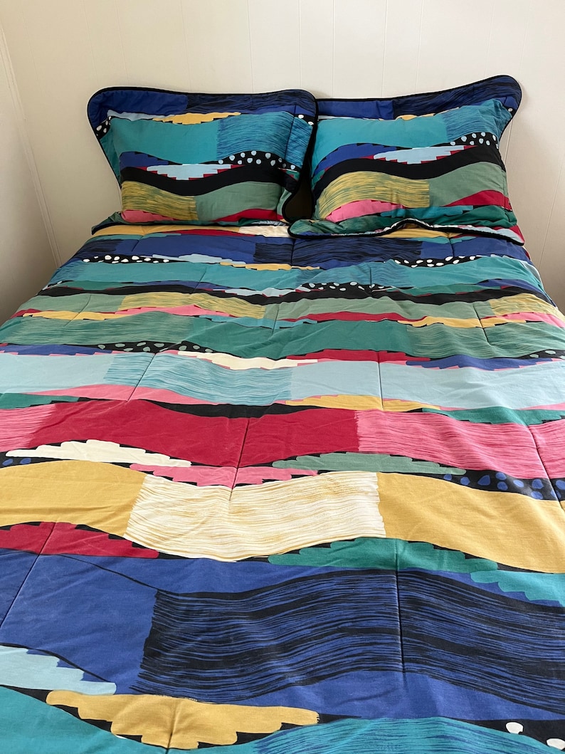 QUEEN SIZE Complete Comforter Set by Revman Includes Bedskirt, 2 Shams ...