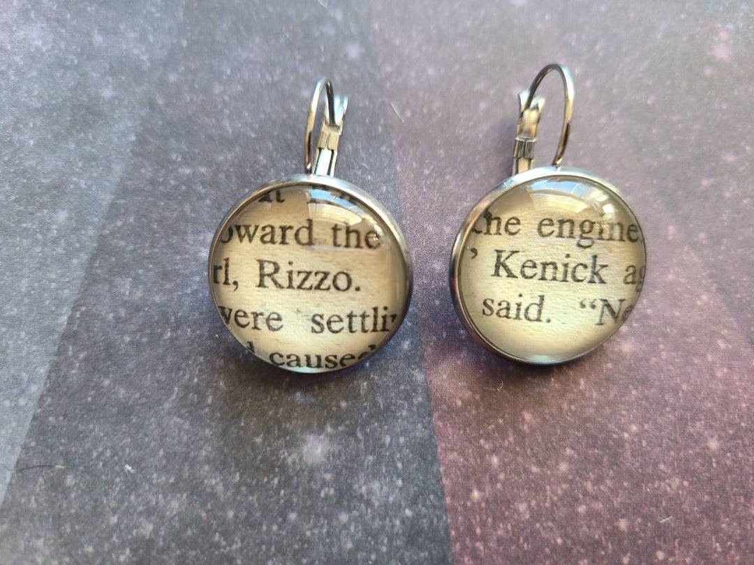 Pendientes colgantes Rizzo y Kenick hechos con páginas de - Etsy España