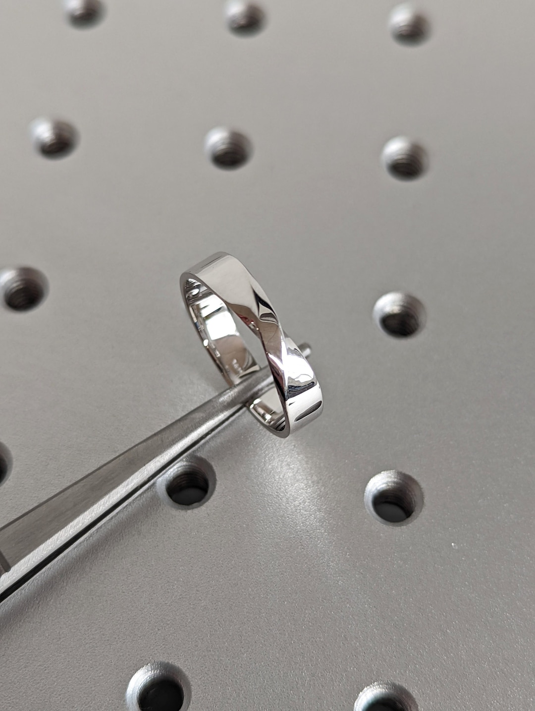 14k Gold Mobius Men's Wedding Band Solid 14K Gold Men's Wedding Ring in ...