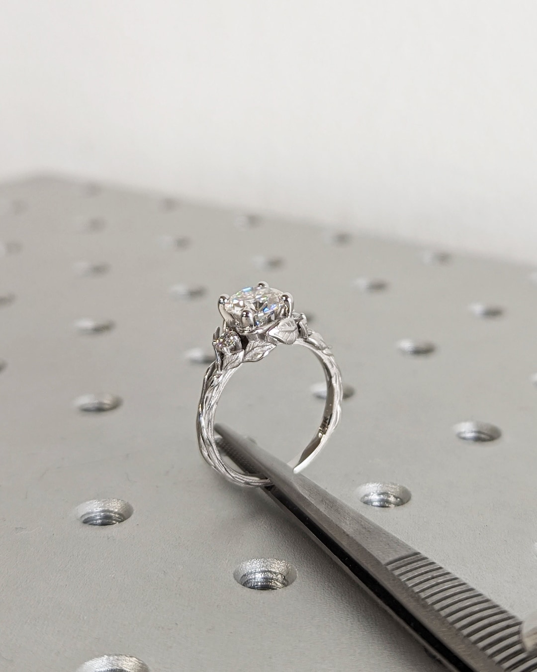 Nature Inspired Lab Grown Diamond Engagement Ring Leaves Band Round Lab ...