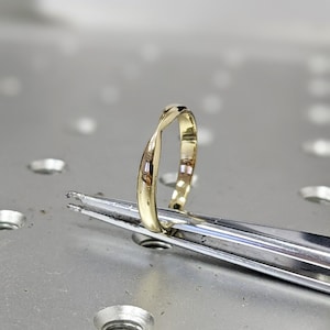 Bow Tie Shaped Gold Wedding Band, 14k White/yellow/rose Gold, Pinched ...