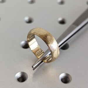 14k Gold Men's Women's Wedding Band in Rustic Style | Solid 14k Gold ...