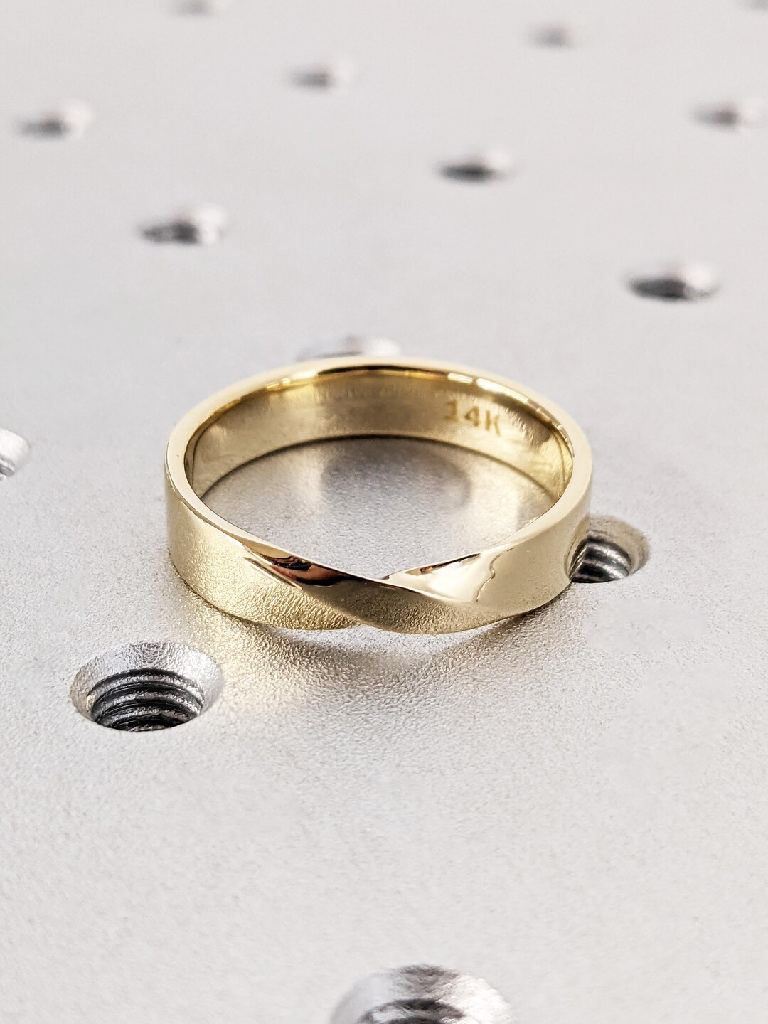 Men's Mobius Wedding Band, Sleek 14K Solid Yellow Gold, 5mm Classic ...