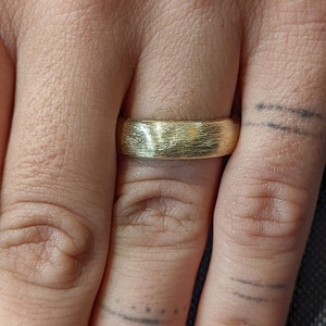 14k Gold Men's Women's Wedding Band in Rustic Style | Solid 14k Gold ...