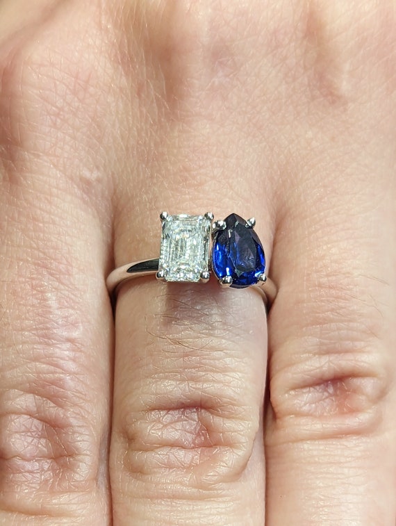 Diamond ring with two sapphires store