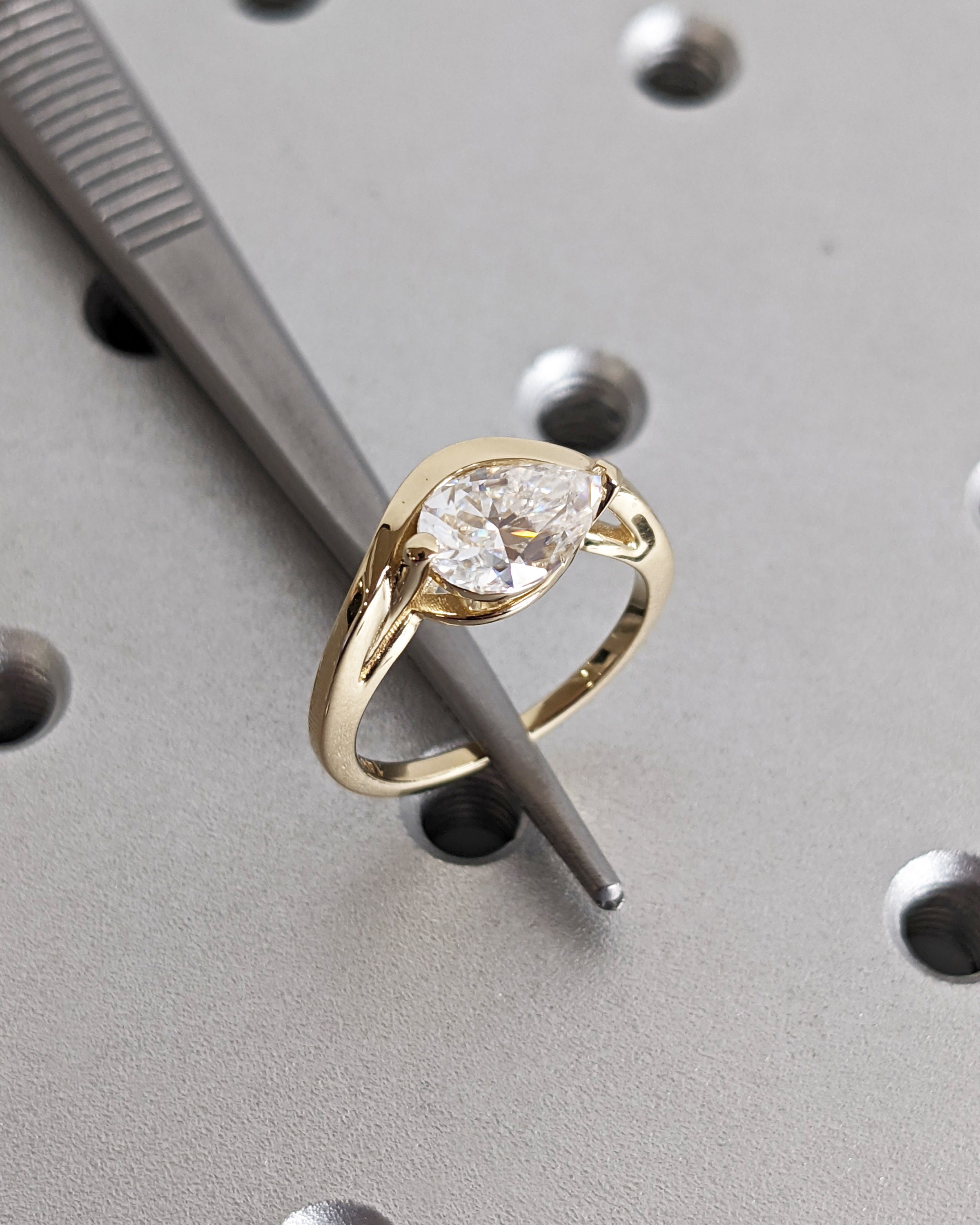 Horizontal Pear Cut Engagement Ring / Teardrop Moissanite Wedding Ring ...