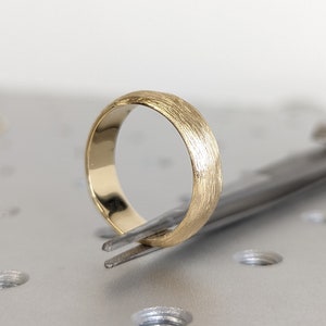 14k Gold Men's Women's Wedding Band in Rustic Style | Solid 14k Gold ...