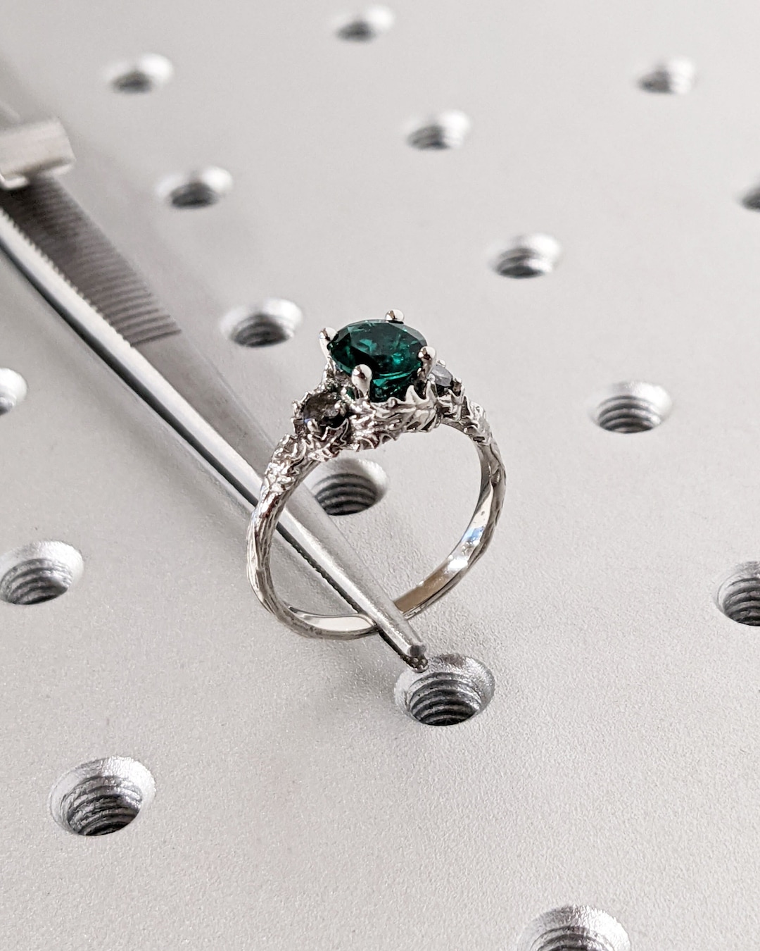 Nature Inspired Emerald Bridal Ring / Branch Emerald Engagement Ring ...