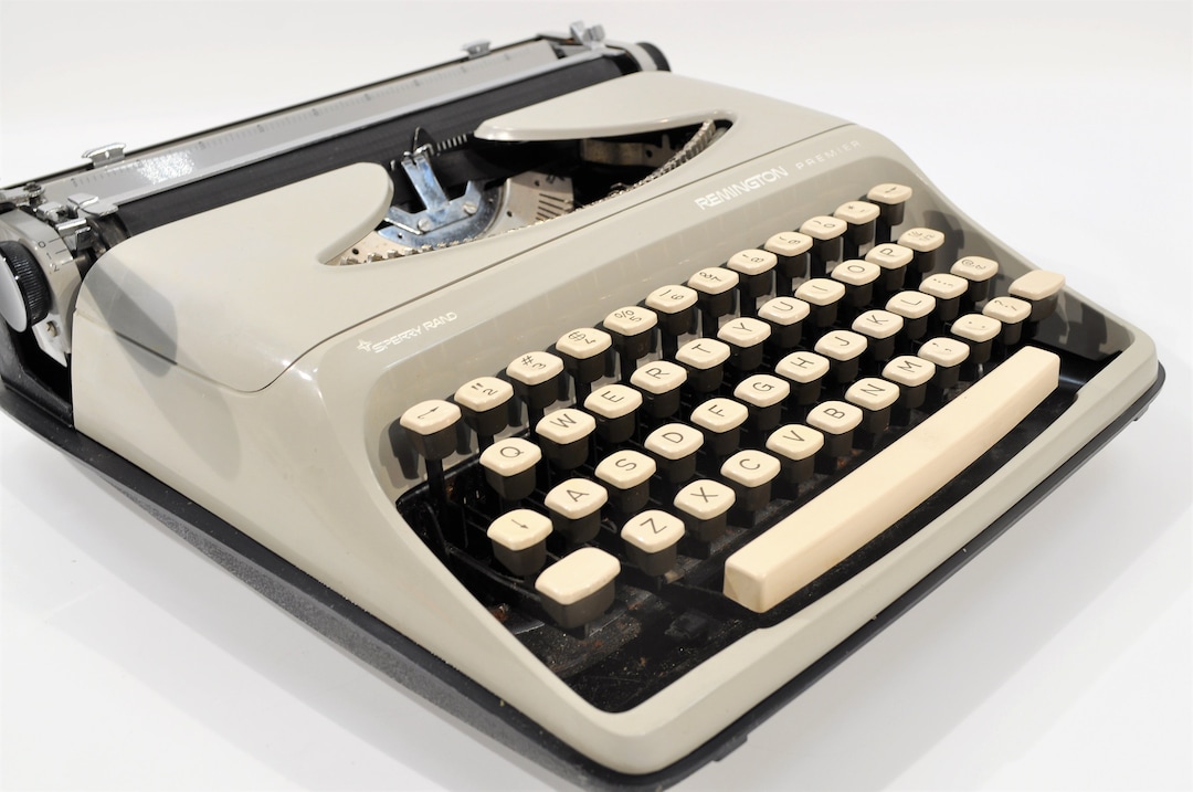 Retro Remington Premier Sperry Rand Portable Typewriter With Case/mid ...