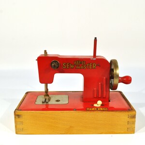Vintage Kay-an-ee Sew Master Miniature Sewing Machine /laundry Room ...