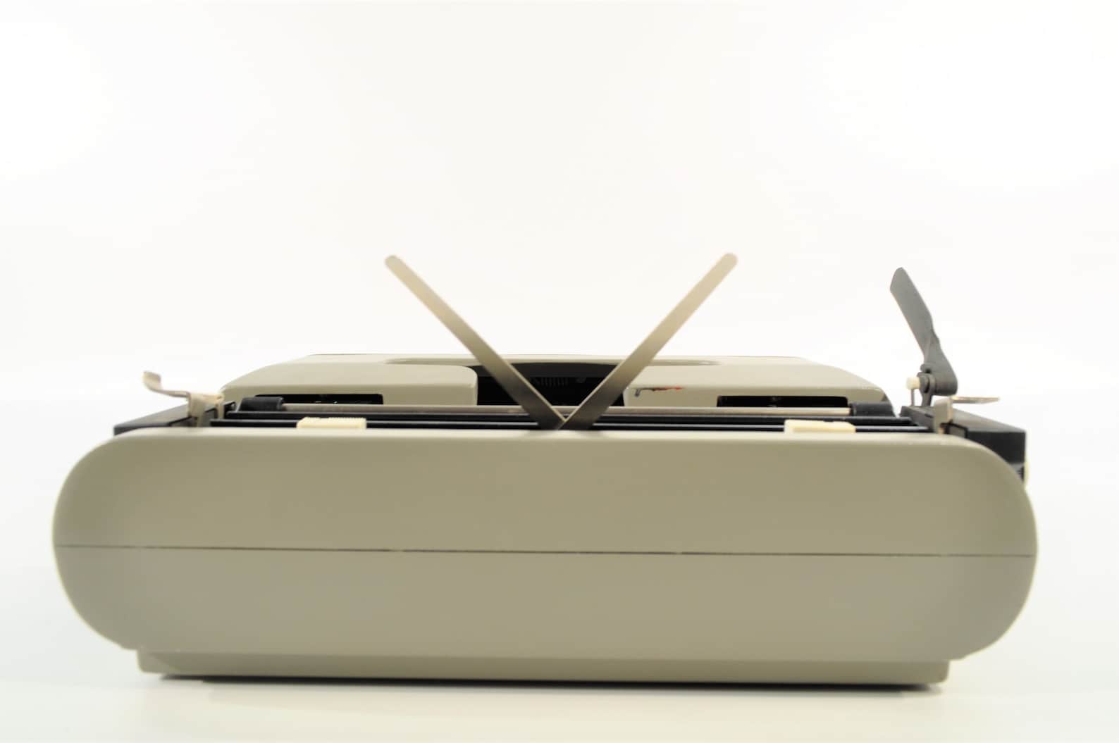 Retro Olivetti Lettera 35 Typewriter | Etsy