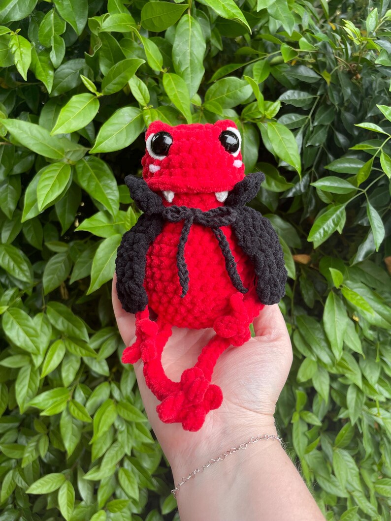 Edward the Vampire Frog Crochet Pattern (digital PDF) - Etsy
