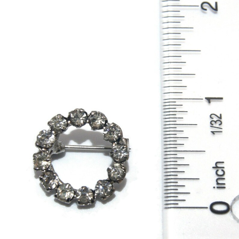 Small Vintage Silver Tone and Clear Rhinestones Circle Brooch. - Etsy