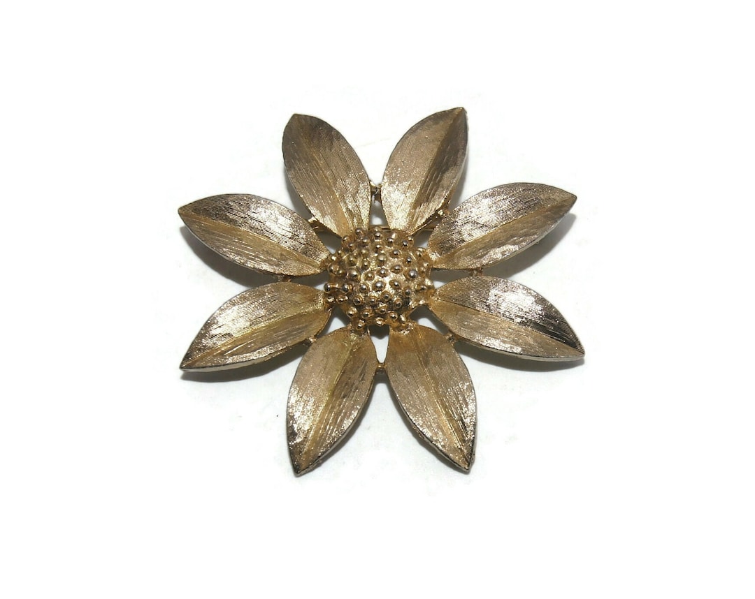 Vintage Sarah Coventry Gold Tone Flower Brooch With a Brushed Gold ...