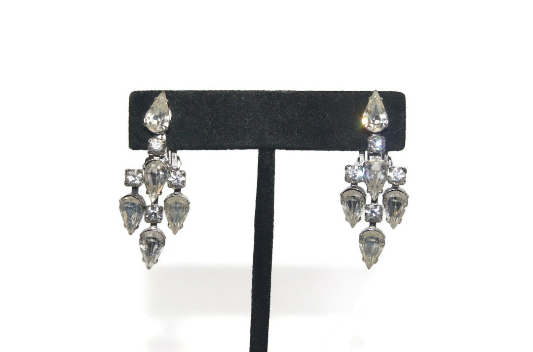 Vintage Kramer Silver Tone and Clear Rhinestones Dangle Chandelier Clip ...