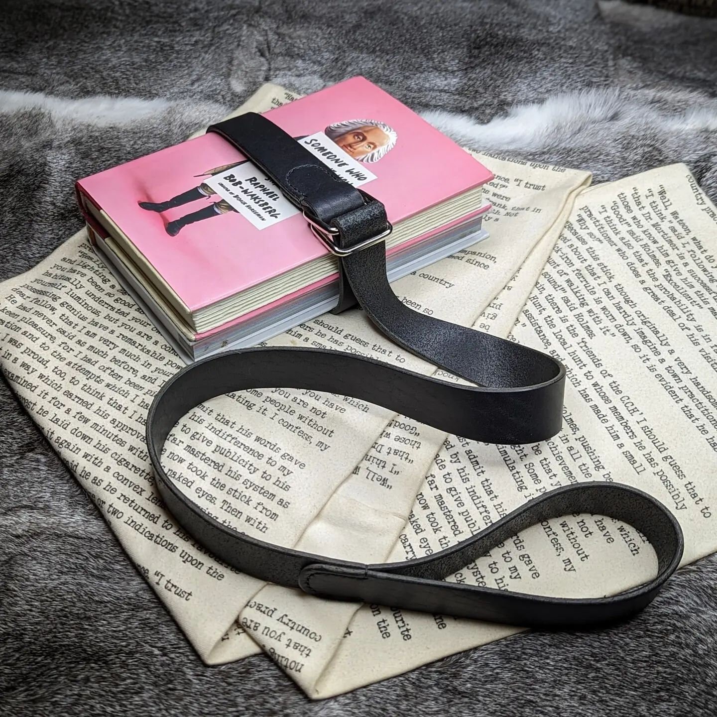Leather Book Belt the Byron Classic Style in Black - Etsy