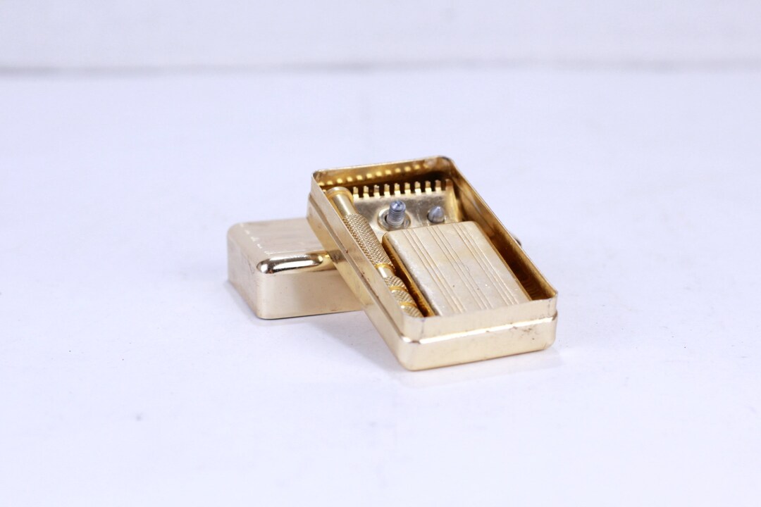 Vintage Razor in Original Box Circa 1970s - Etsy