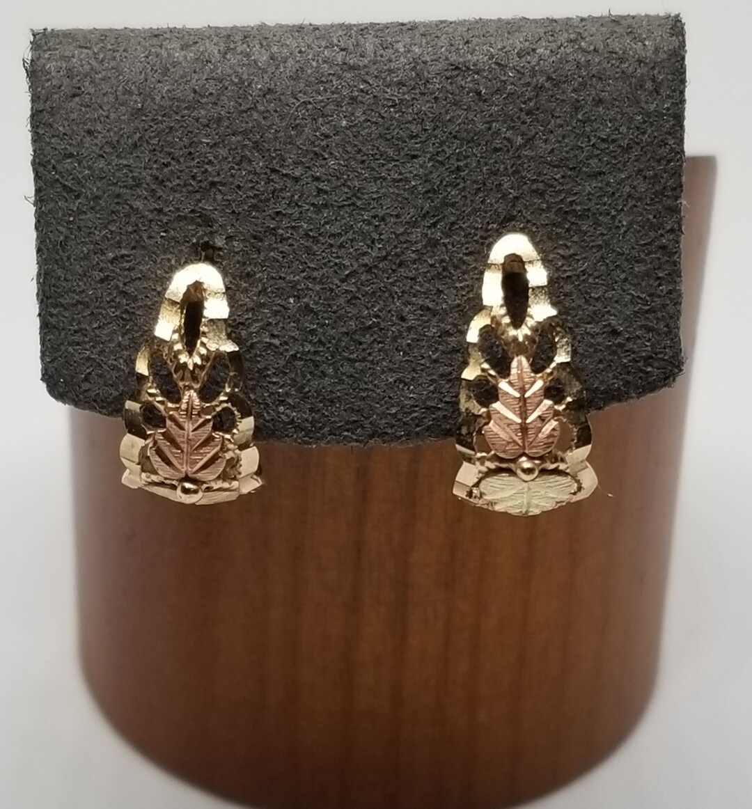 Z2044 Vintage 10K Black Hills Gold Leaf Stud Earrings. - Etsy
