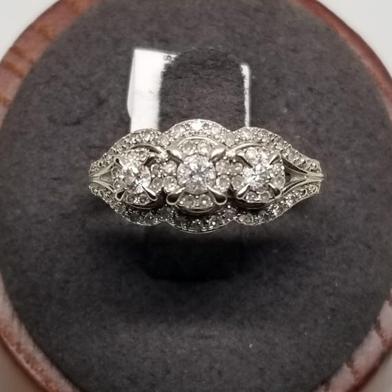 Iks 10k white gold Gem