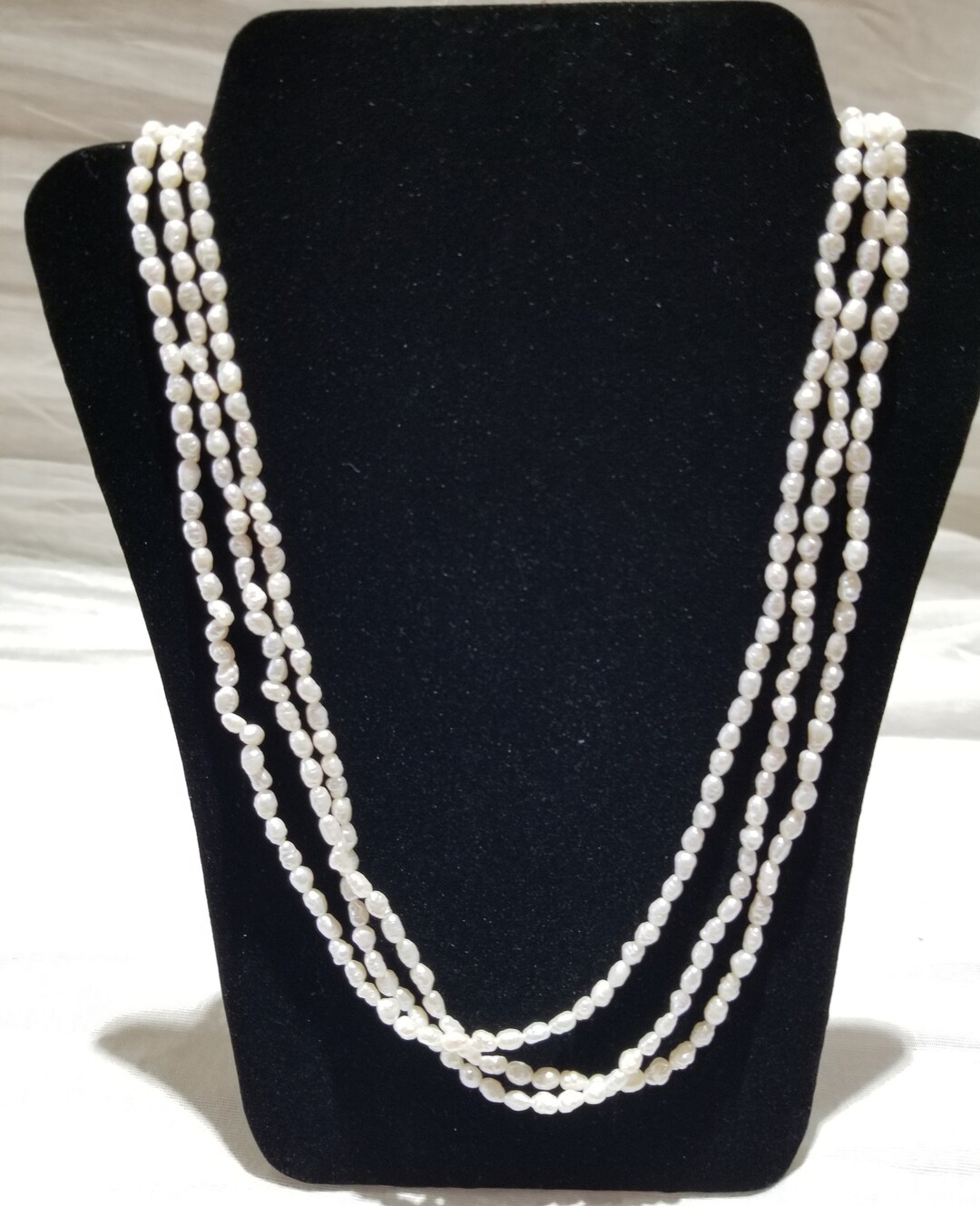 Z1589 Vintage Triple Strand Freshwater Pearl Necklace With A 14k Gold
