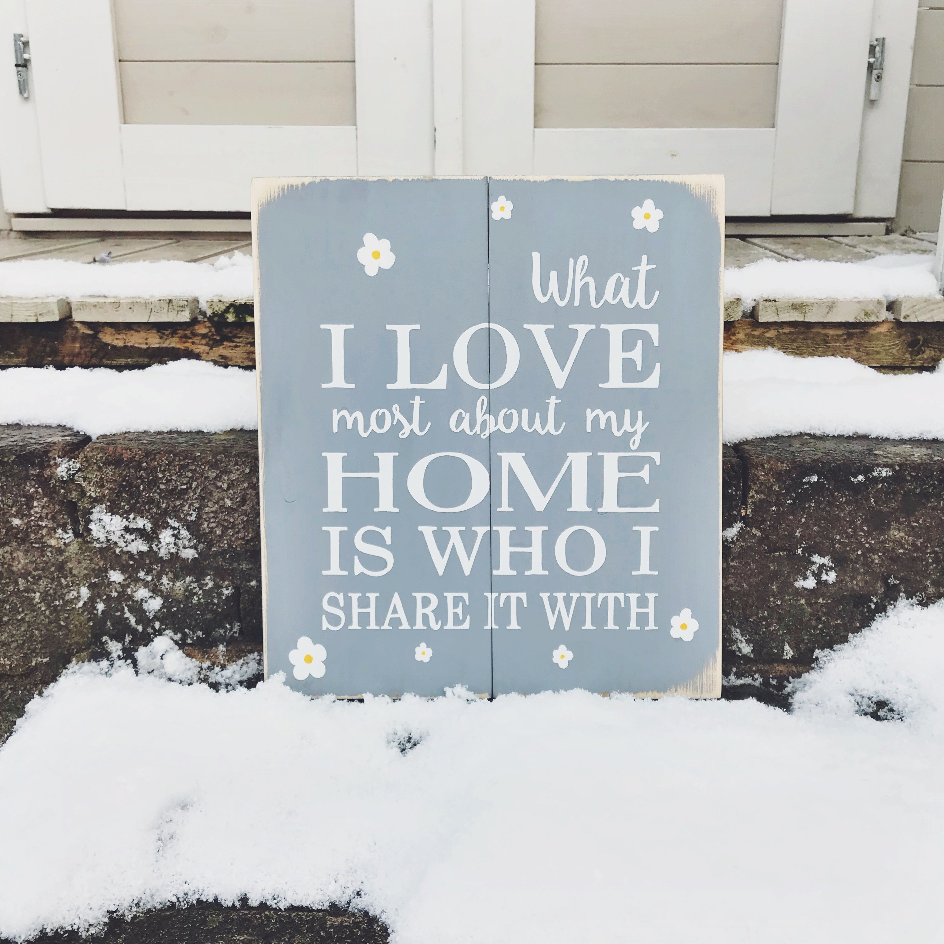 Lo que más amo de mi hogar es con quién lo comparto Signo de | Etsy