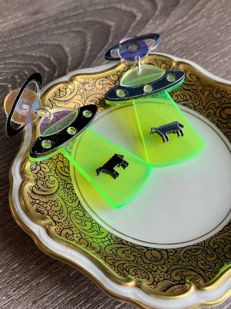 UFO Alien Abduction Dangle Earrings - Etsy