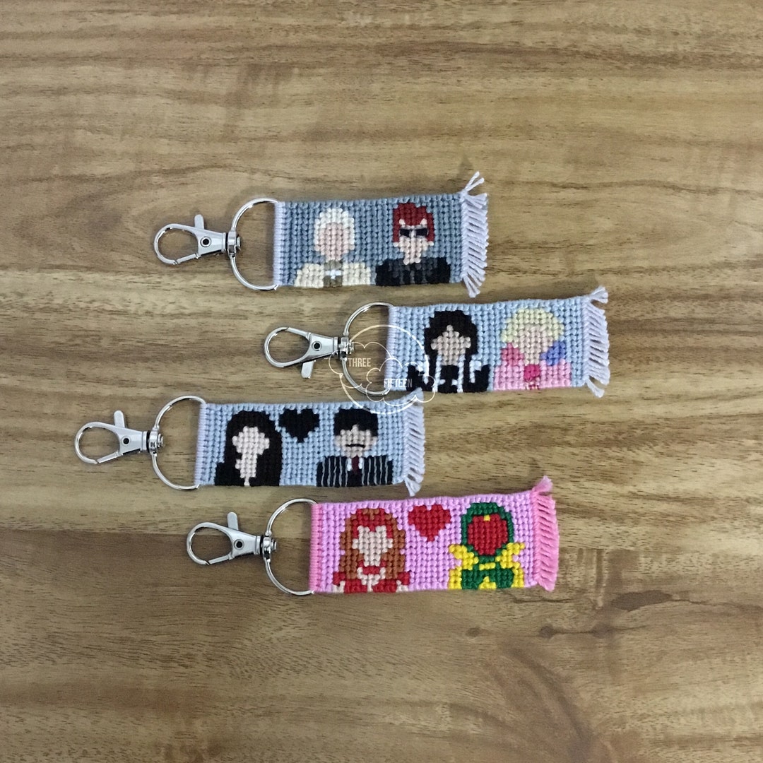 TV Show Couple Keychains - Customizable - Etsy