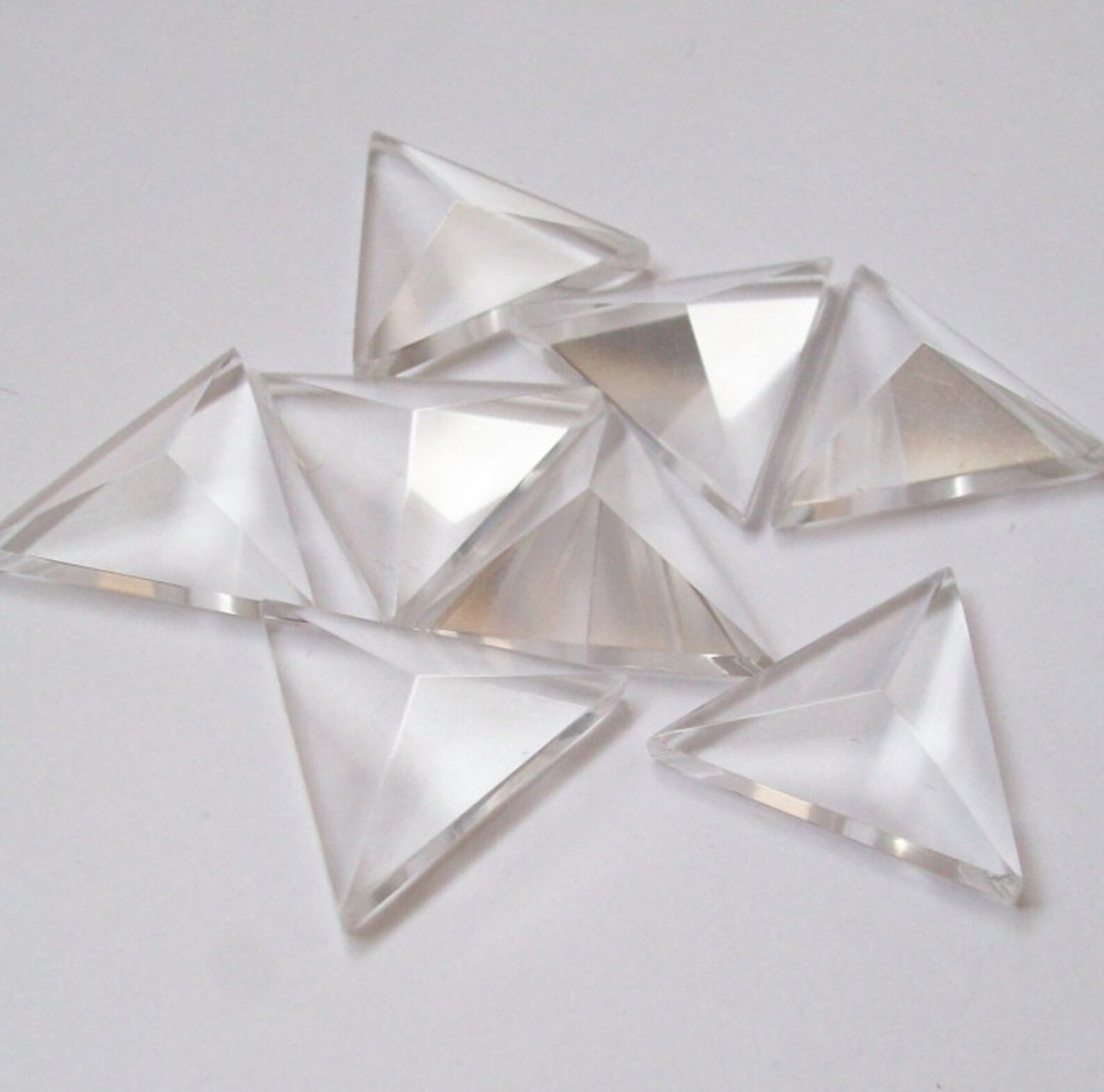 1 Pieces 16mm Clear Quartz Triangular Pyramid Cabochon - Etsy