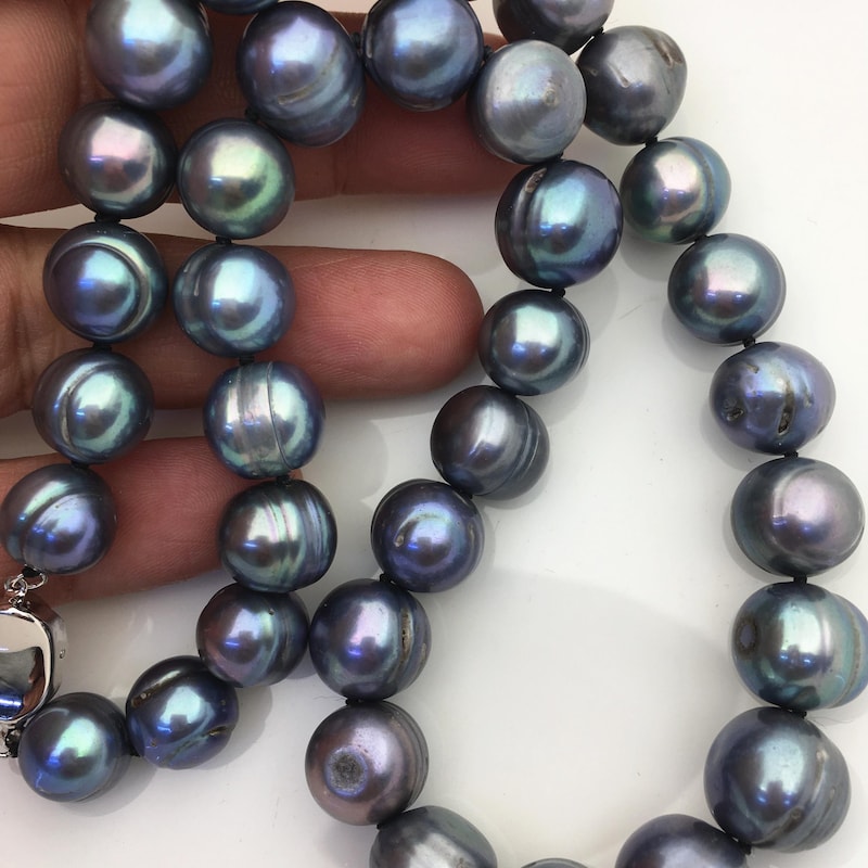 Deep Blue Pearl Necklace - Etsy