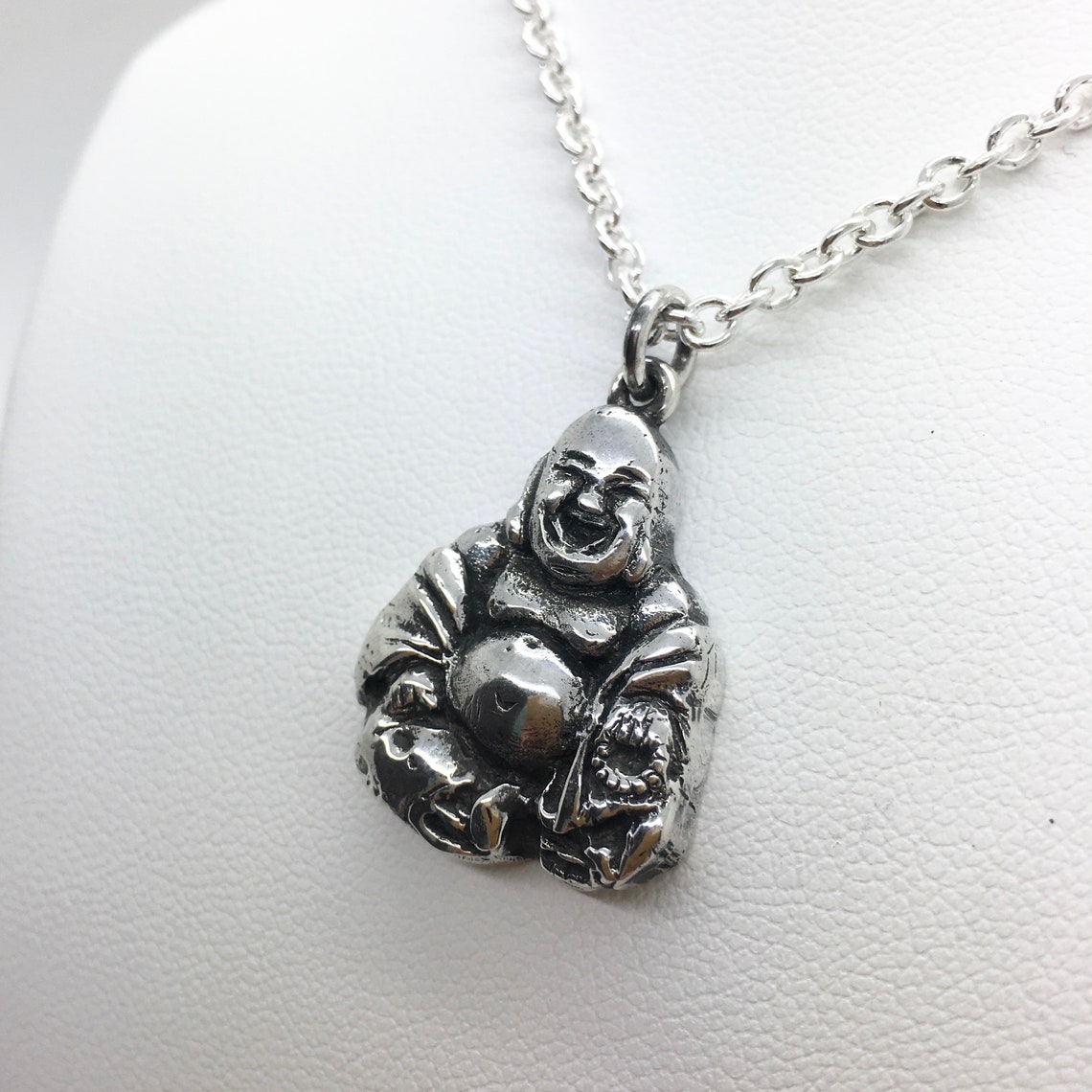 Colgante de Buda Sonriente de Plata Sólida hecho a mano - Douglas ...