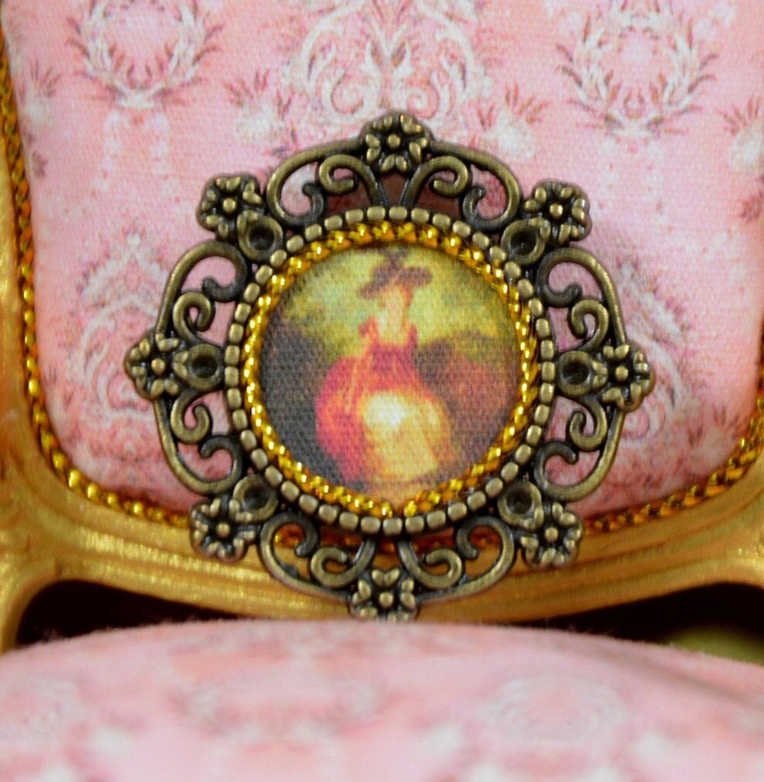 Medallion Frame Romantic Lady of the 18th Century on Real - Etsy