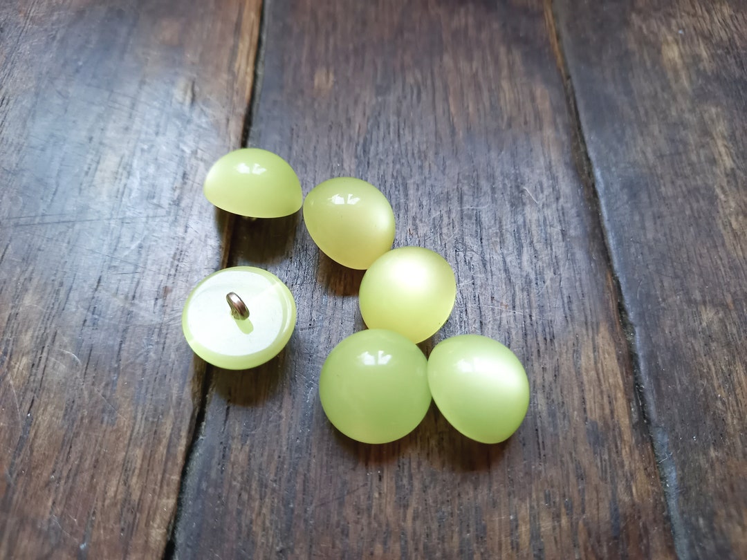 Vintage American 50's Soft Lemon Yellow Moonglow Lucite Buttons Metal ...