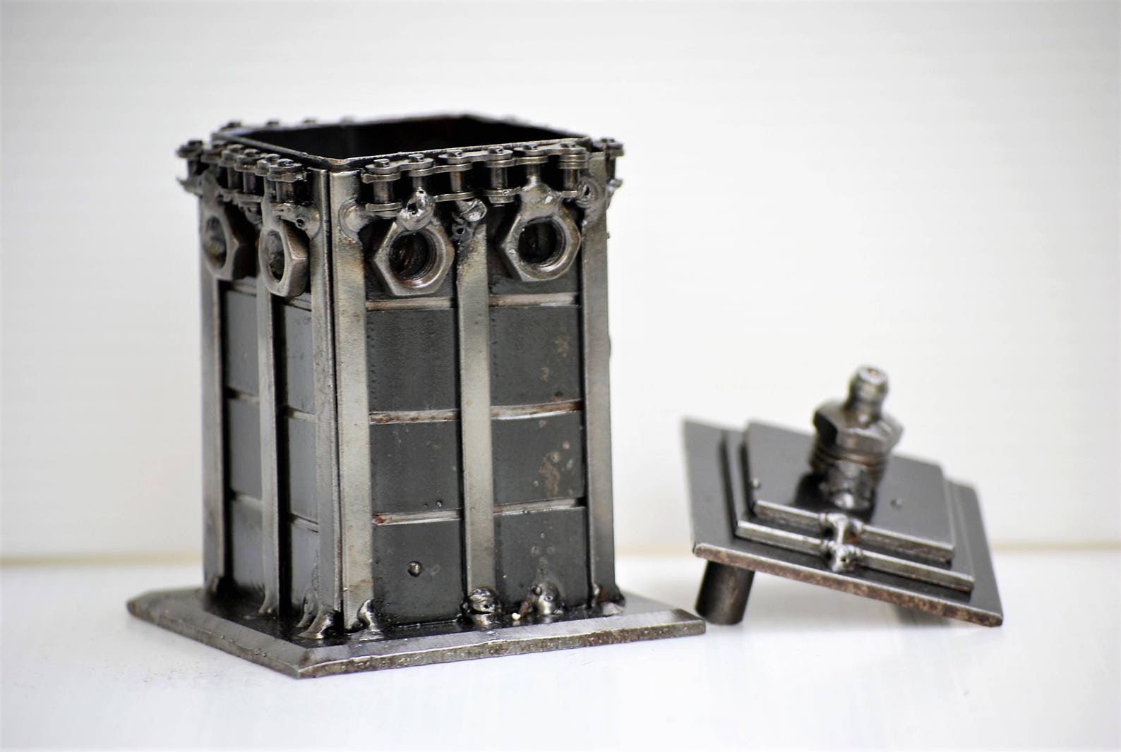 Scrap Metal Tardis Sculpture: Pen & Key Holder, Wow Gift for This ...