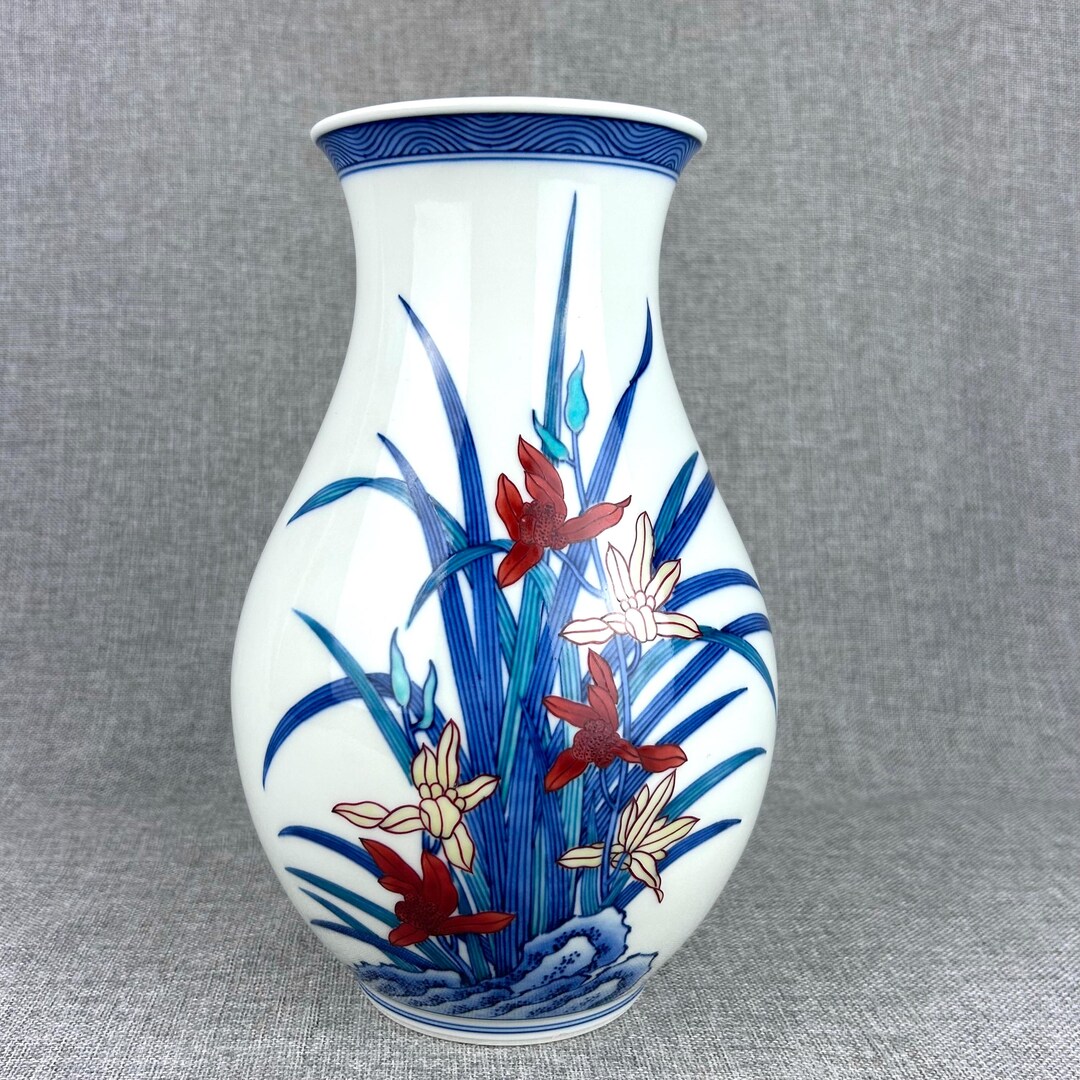 White Blue Japanese Porcelain Vase by Imaizumi Imaemon XIII - Etsy