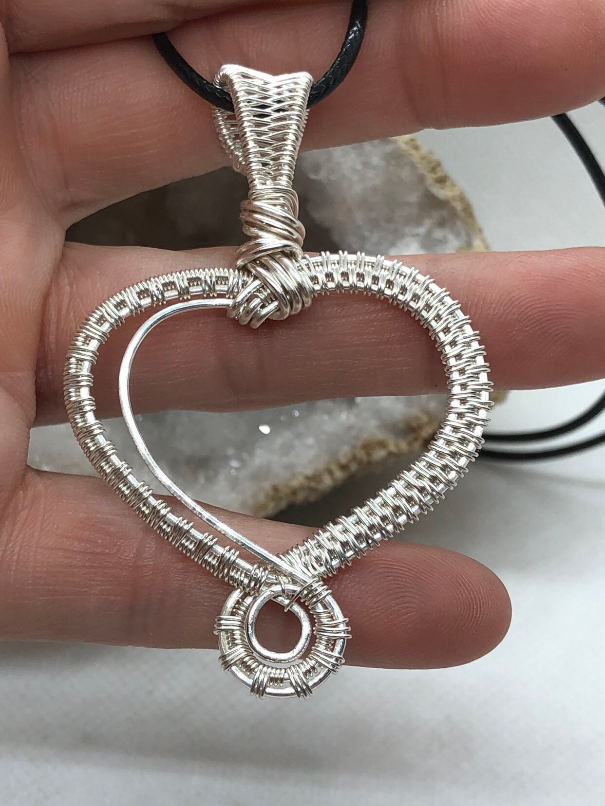 Silver wire wrapped heart pendant - Etsy España