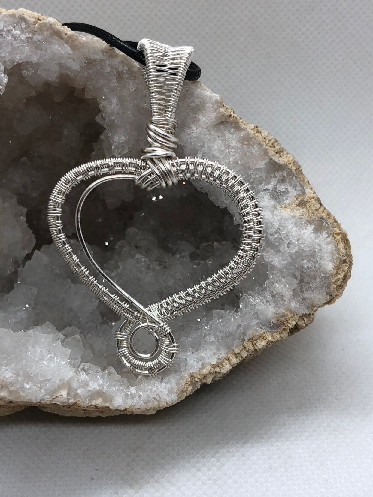 Silver wire wrapped heart pendant - Etsy España