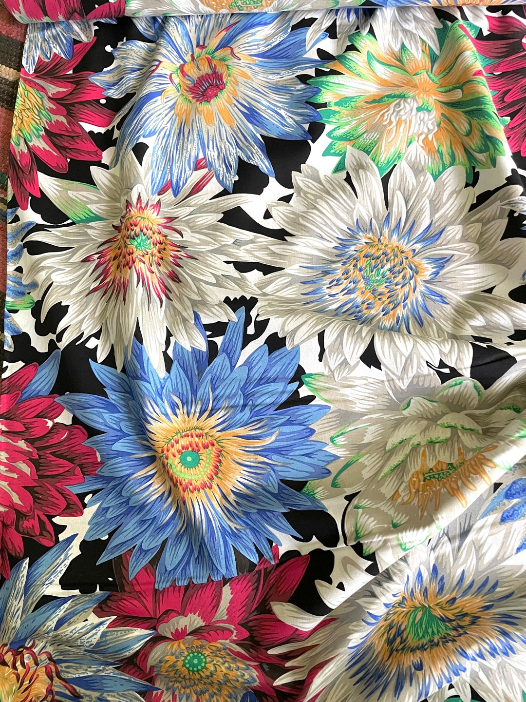 Tropical Water Lilies PWPJ119 Contrast Flowers Blooms Kaffe Fassett ...