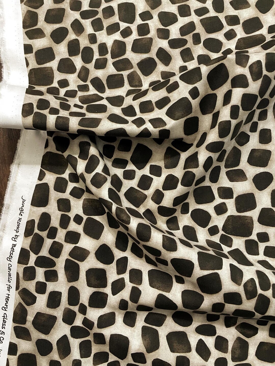Jungle Romp 2102 49 Giraffe Skin Beige Betsey Cavallo for Henry Glass ...