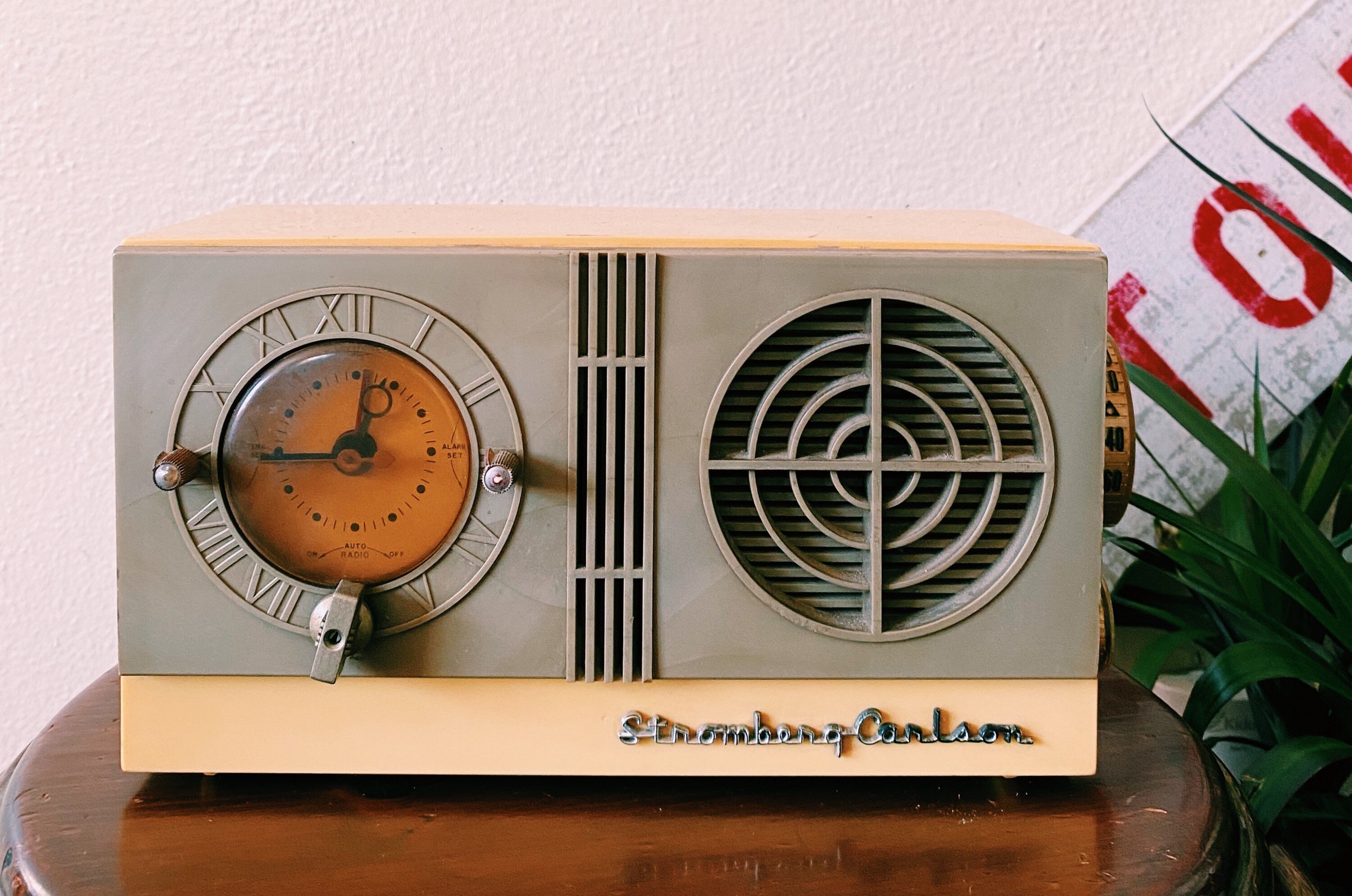 1950s Clock Radio