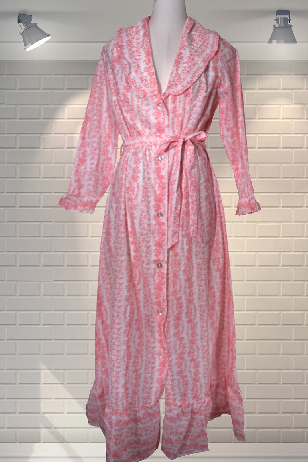 Vintage Floral Trellis Ladies Frilly Shawl Collar Flouncy Dressing Gown ...