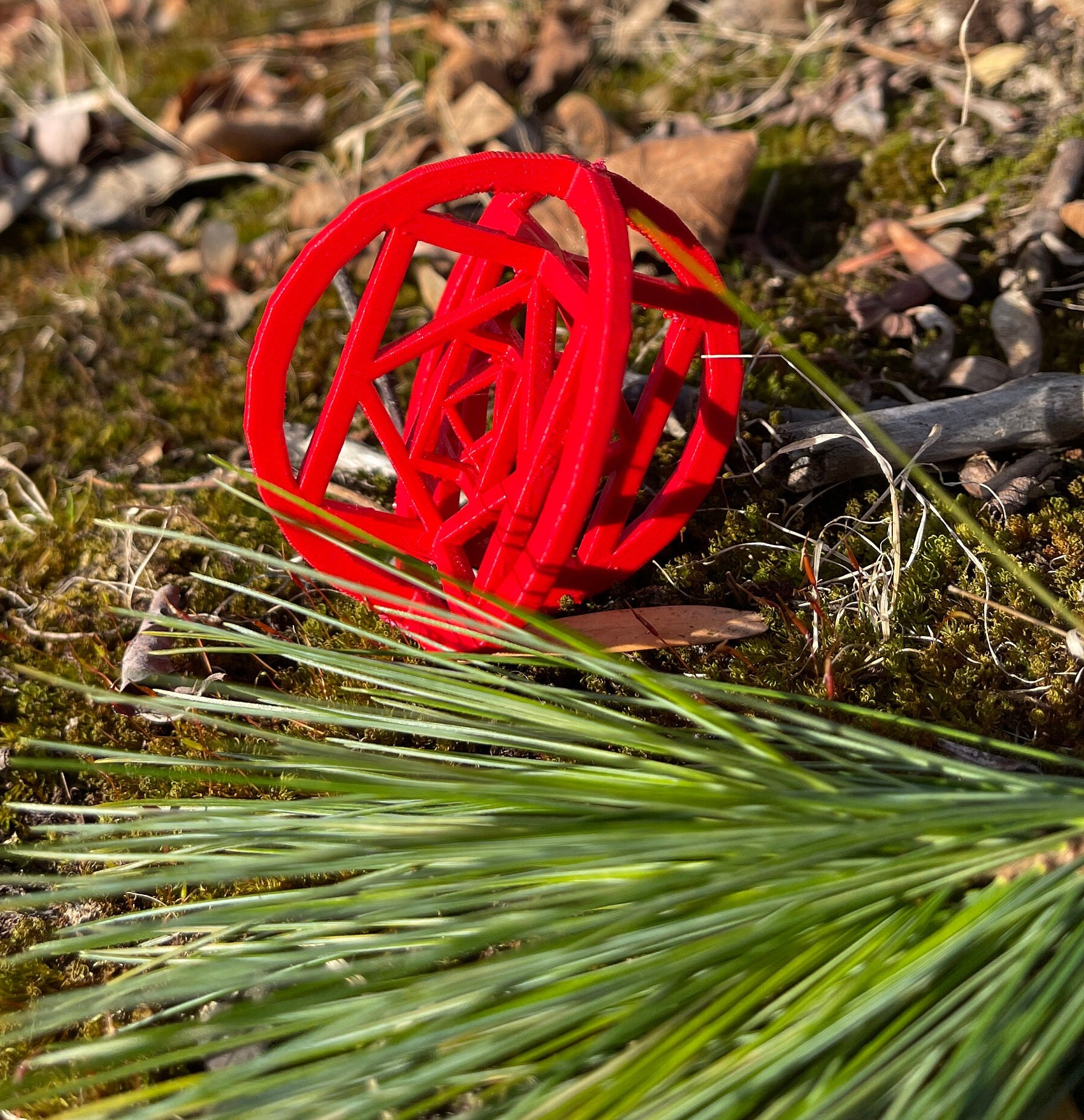 3D Printed Geometric Interlocking Shape Ornament (gray, Green, Red, or ...