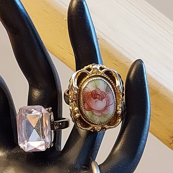 2 Vintage Rings MOD 60s-70s Whiting Davis Porcelain Flower - Etsy