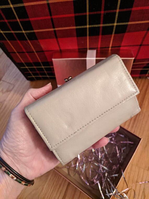 Buff Leather Wallet, Kiss-Lock Clutch | RETRO 70s Cla… - Gem