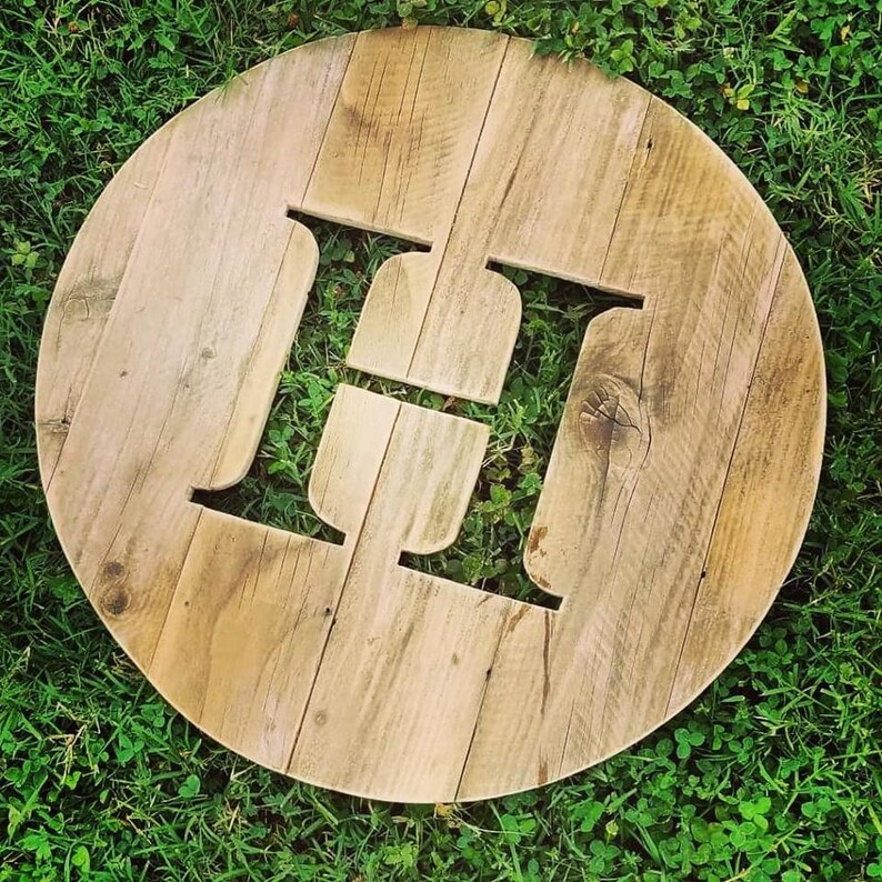 Round Reclaimed Wood Initial Sign - Etsy
