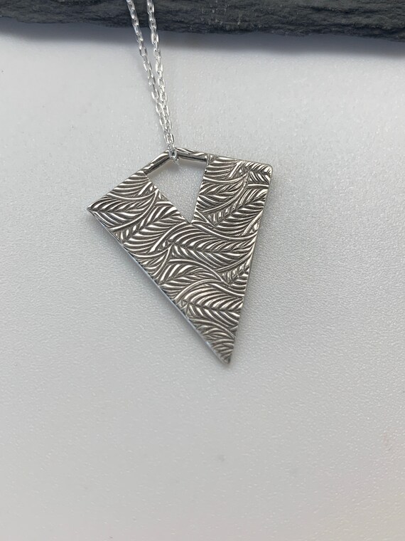Modern pendant necklace designs store