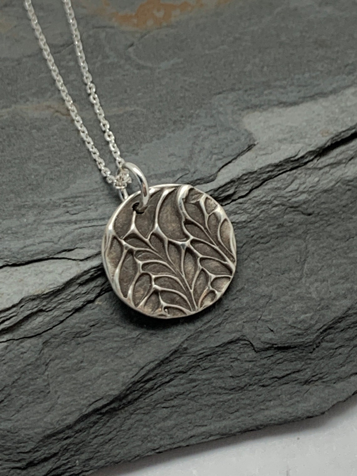 Tiny Leaf Necklace Minimalist Jewelry Silver Leaf Pendant Leaf Circle ...